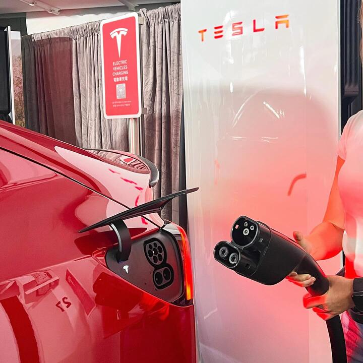 不再是歐洲限定，亞洲及美洲也出現首座特斯拉 V4 超級充電樁::DDCAR 電動車