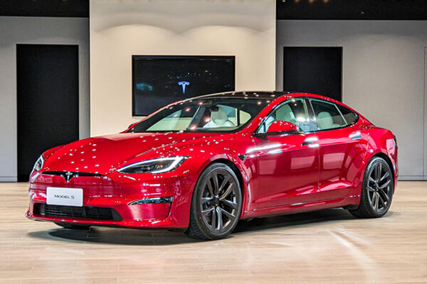 特斯拉 Model S「烈焰紅」台灣直擊：九大特色重點一次看懂，六月上旬火熱交車！::DDCAR 電動車