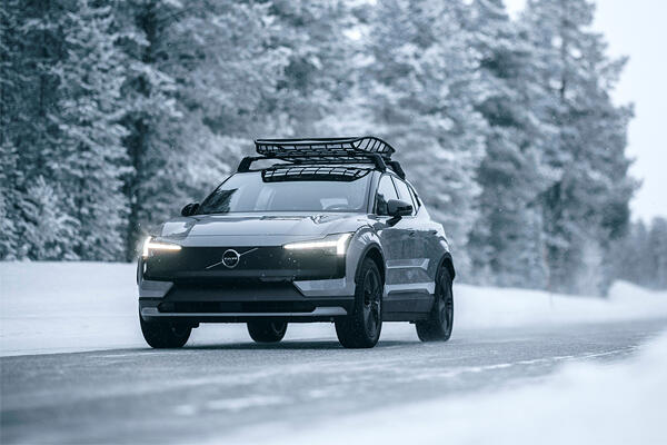 更能應對崎嶇路面，Volvo EX30 Cross Country 越野小休旅海外售價公開::DDCAR 電動車