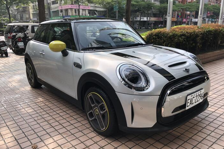超簡短 Mini Cooper SE 試車心得::DDCAR 電動車