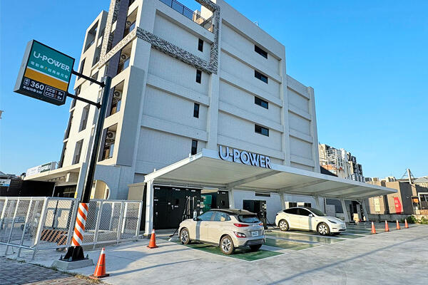 U-POWER 環島超高速充電網絡再添生力軍，兩樁四槍的台中北屯中平站上線啟用::DDCAR 電動車