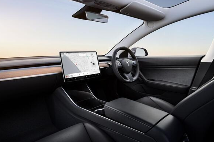 特斯拉因應監管機關要求拔除的「車窗自動化」功能悄悄回歸了！::DDCAR 電動車