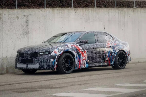 全面標配四馬達！BMW M 部門搶先劇透純電 M Car，純電 M3 也首度現身？::DDCAR 電動車