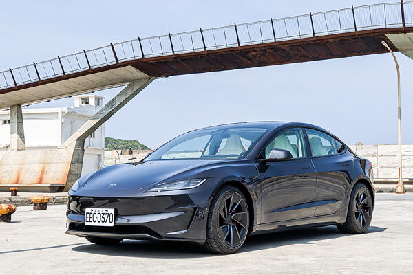 六大進化亮點！更加洗鍊的性能猛獸：特斯拉新款 Model 3 Performance 試駕::DDCAR 電動車