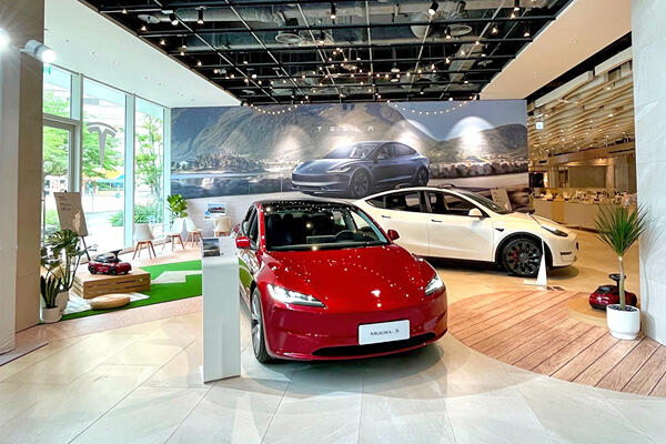 Model 3 煥新版現場展出，特斯拉限時三週快閃進駐 NOKE 忠泰樂生活::DDCAR 電動車