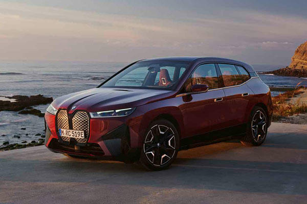 預繳 5.8 萬元可獲保留席次，BMW iX、i4 旗艦電動車預購方案出爐::DDCAR 電動車