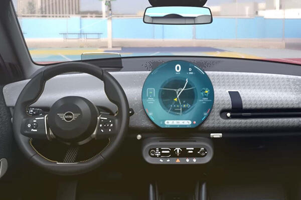 窄邊框圓形中控螢幕+HUD 抬頭顯示器，新世代 Mini Cooper 純電掀背內裝設計公開::DDCAR 電動車
