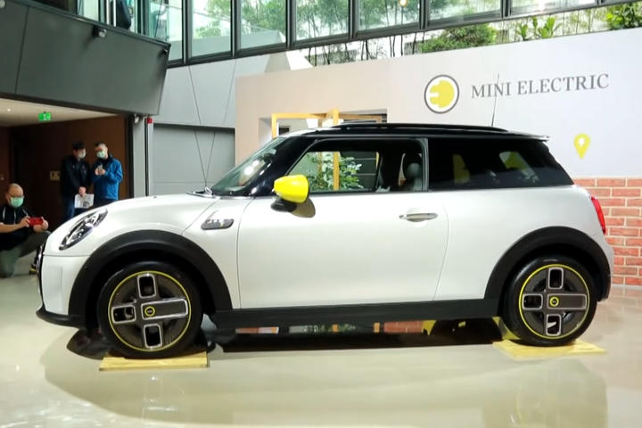 三萬元預售開跑：Mini Cooper SE 英式純電搶先看！::DDCAR 電動車