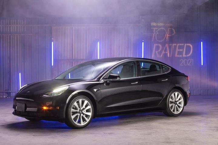 蟬聯冠軍！Model 3 連續二年獲選 Edmunds 年度最佳電動車：同價位無敵手::DDCAR 電動車