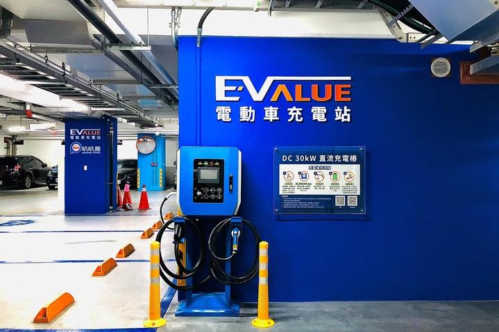 華城 EVALUE 啟用南軟園區快充站：全台首座「非特斯拉」室內 DC 充電站::DDCAR 電動車