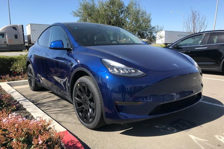 Model Y 意外在瑞典掛牌上路！不是提早開賣，而是 Volvo 幹的好事::DDCAR 電動車