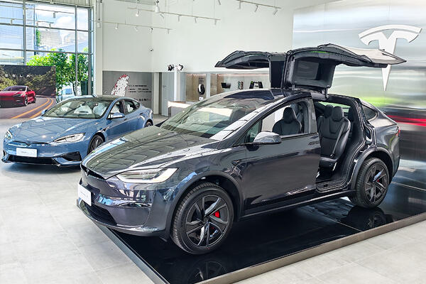 配備升級且隔音和續航力也都更好，特斯拉新款 Model S、Model X 首批預計九月交車::DDCAR 電動車