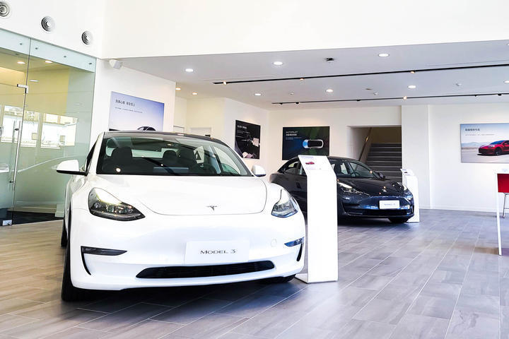 台灣 Model 3 現貨車也降價！降幅最高 20 萬元，後驅版 170 萬元有找::DDCAR 電動車