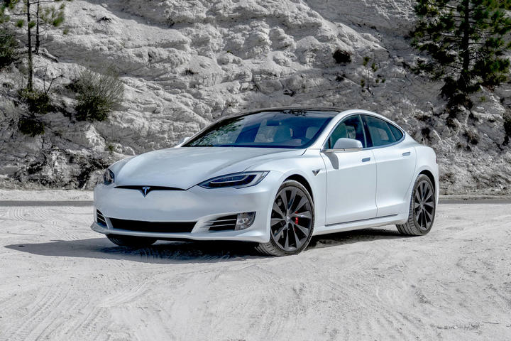 Model S 又變快了！零百加速只要 2.5 秒、繼續稱霸地表最快房車::DDCAR 電動車