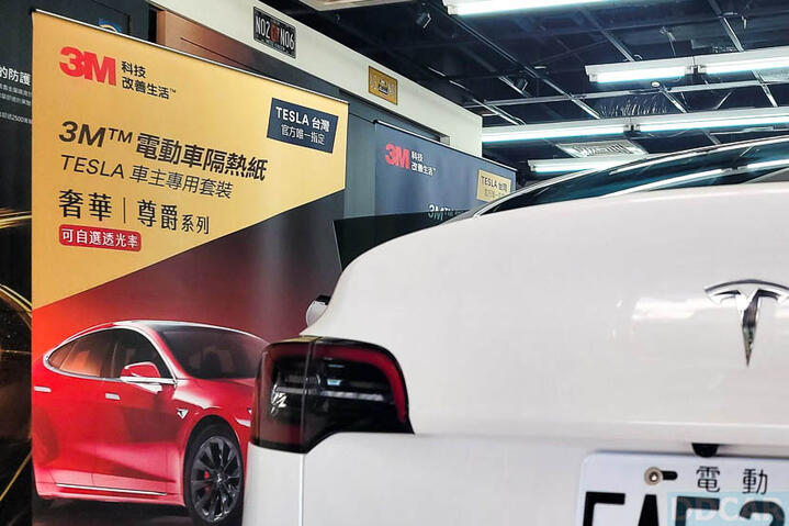 特斯拉 3M 隔熱紙方案新手包：無金屬反射型隔熱效果好不好？Model S3XY 天窗貼滿有必要嗎？::DDCAR 電動車