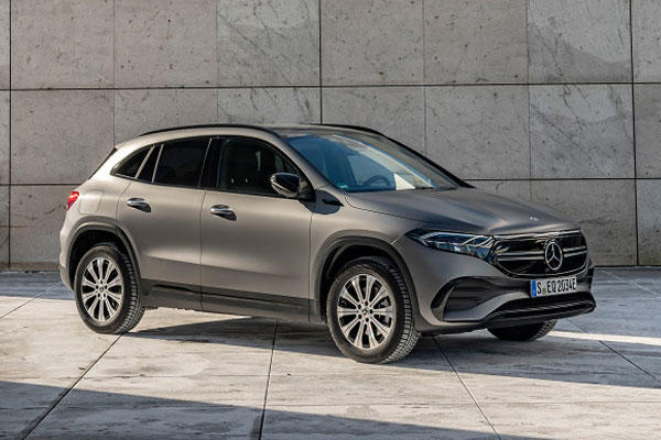 動力更強悍，賓士 EQA 新增兩款雙馬達四驅車型、長續航版年底推出::DDCAR 電動車