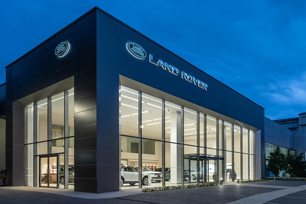 打造奢華質感氛圍還有特爾電力 DC 快充樁，JLR 謙悅桃園旗艦展示暨服務中心開幕::DDCAR 電動車