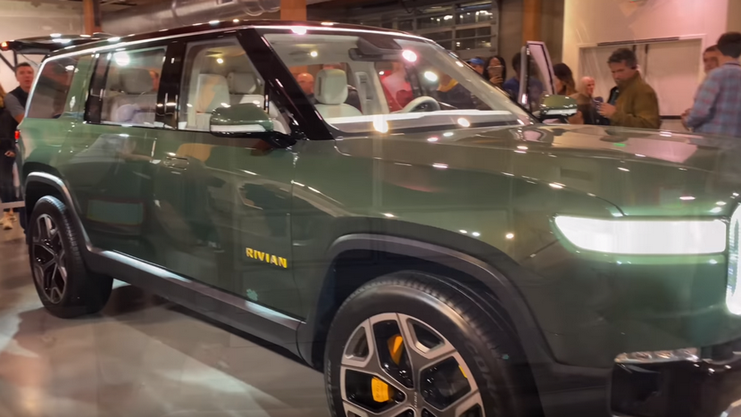 Rivian 展示全新純電皮卡車型 R1T 和 SUV 車型 R1S::DDCAR 電動車