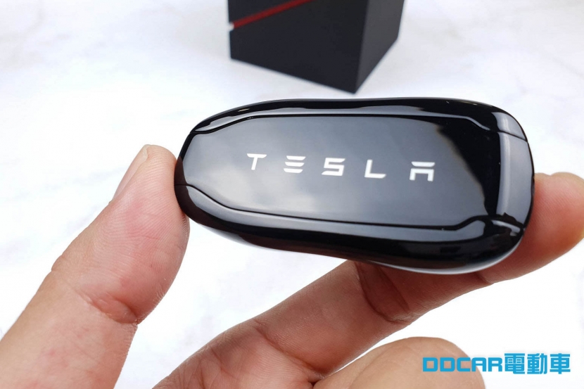 【開箱】Model 3 Key Fob 新款車型遙控鑰匙入手！多圖心得分享::DDCAR 電動車