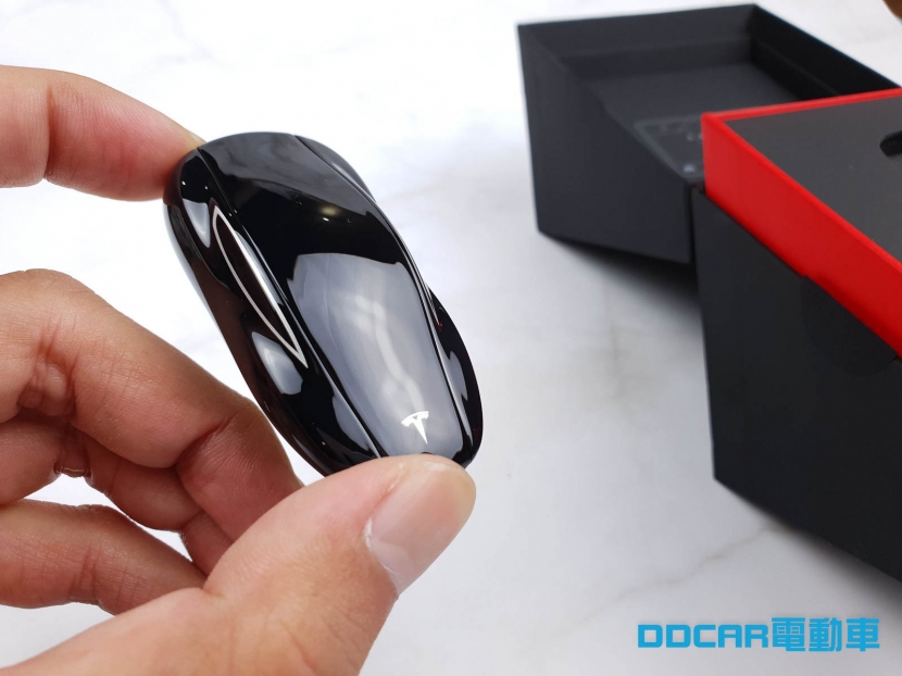 【開箱】Model 3 Key Fob 新款車型遙控鑰匙入手！多圖心得分享::DDCAR 電動車
