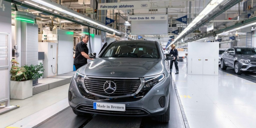 賓士喊話今年電動車銷量增四倍！九座電池工廠增產、EQC 要賣五萬部::DDCAR 電動車