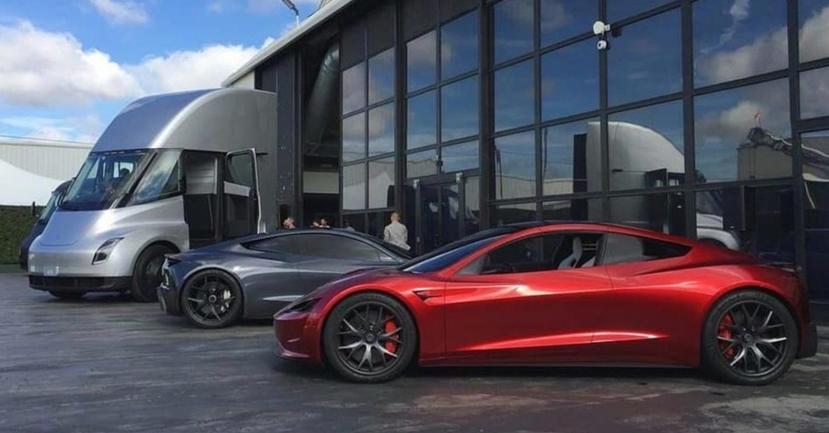 特斯拉電動超跑 Roadster 2 可能在年底公布新進度，Semi 卡車頭也會有消息::DDCAR 電動車