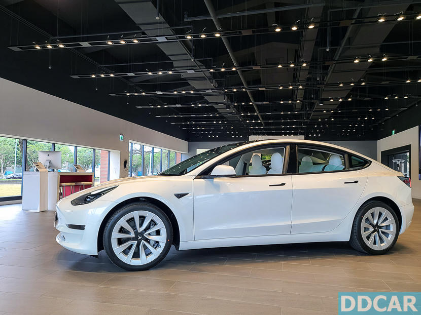 台灣首批白內裝 Model 3 一手直擊：這個白真的帥！::DDCAR 電動車