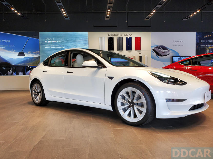 白內裝 Model 3 現貨車即將完售：把握本季交車，送 1.9 萬元特斯拉第三代壁掛式充電座::DDCAR 電動車