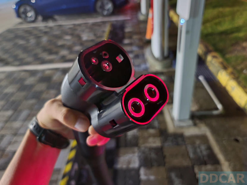 台灣特斯拉首座「雙槍」超充樁是它：CCS2 + TPC 雙規並行，全台站點改造中::DDCAR 電動車