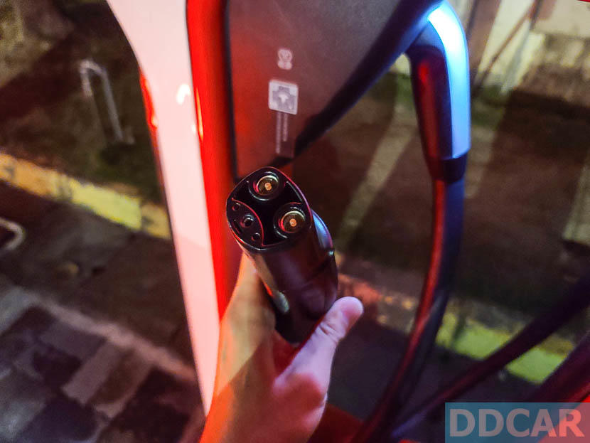 台灣特斯拉首座「雙槍」超充樁是它：CCS2 + TPC 雙規並行，全台站點改造中::DDCAR 電動車