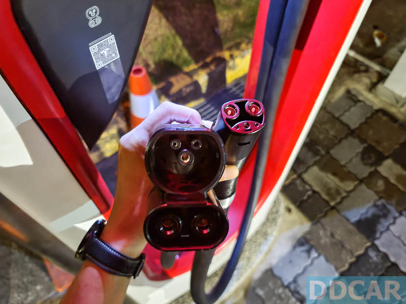 台灣特斯拉首座「雙槍」超充樁是它：CCS2 + TPC 雙規並行，全台站點改造中::DDCAR 電動車