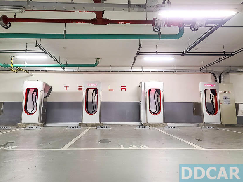 特斯拉城市超充長大啦！全面改裝 CCS2+TPC 雙槍，新規舊車都能充 (台北雅樂軒、台中勤美)::DDCAR 電動車