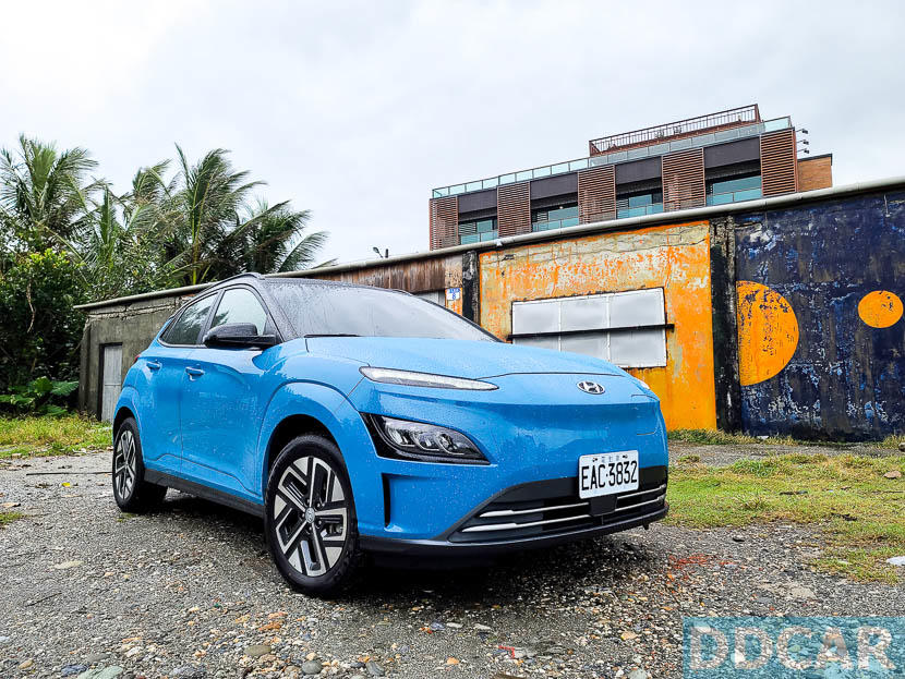 【實測】台灣最便宜電動車 Hyundai Kona EV300 不充電挑戰：原廠數據和真實里程竟差這麼多？！::DDCAR 電動車