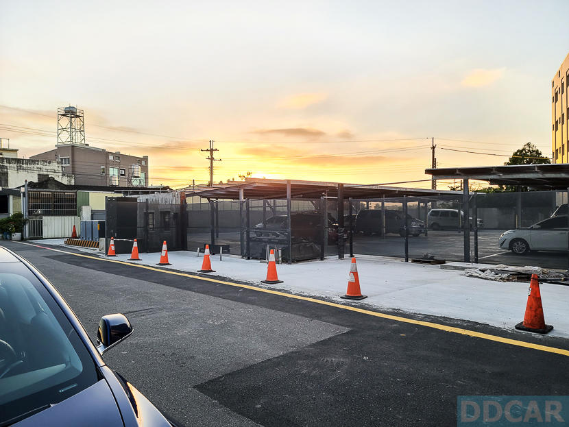 傳說中的特斯拉苗栗公館新超充，其實是 EVOASIS 即將啟用的快充站 (CCS1+CCS2)::DDCAR 電動車