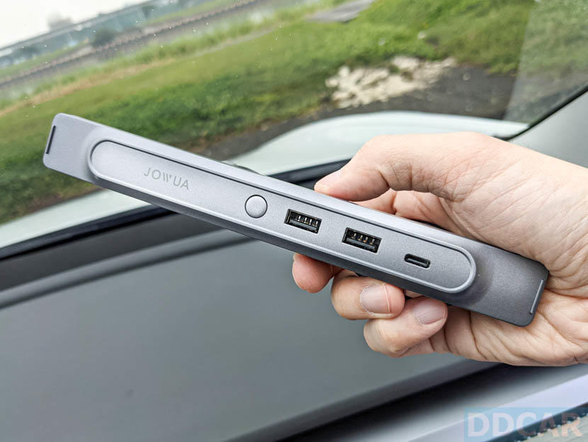 Model 3 中控新貨！Jowua Mini LED Hub Bar 宛如原廠的超高整合設計，美觀與擴充一兼二顧::DDCAR 電動車