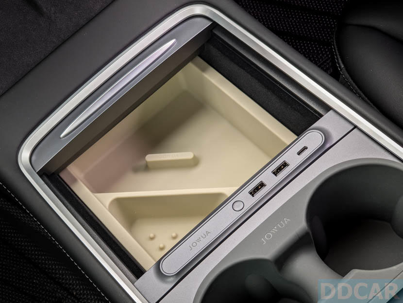 Model 3 中控新貨！Jowua Mini LED Hub Bar 宛如原廠的超高整合設計，美觀與擴充一兼二顧::DDCAR 電動車