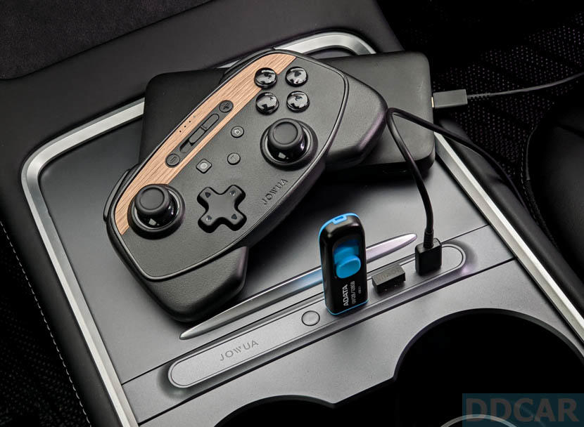 Model 3 中控新貨！Jowua Mini LED Hub Bar 宛如原廠的超高整合設計，美觀與擴充一兼二顧::DDCAR 電動車