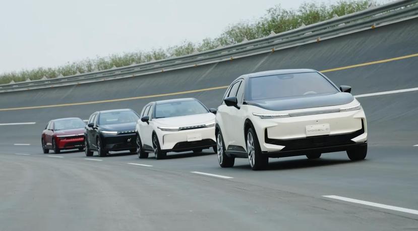 鴻海 MIH 平台新車報到！Model V 純電皮卡、Model B 純電掀背全面亮相::DDCAR 電動車