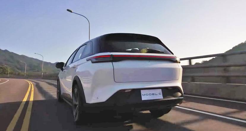 鴻海 MIH 平台新車報到！Model V 純電皮卡、Model B 純電掀背全面亮相::DDCAR 電動車