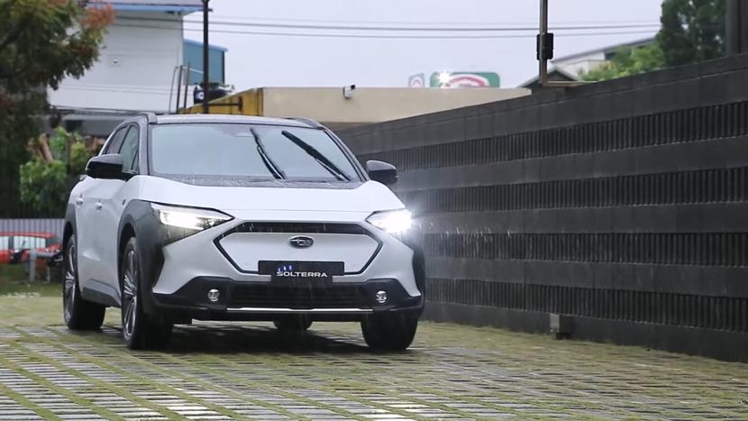 懸空啦！打滑啦！體驗越野電動車 Subaru Solterra 的四驅性能：X-MODE 脫困過三關::DDCAR 電動車