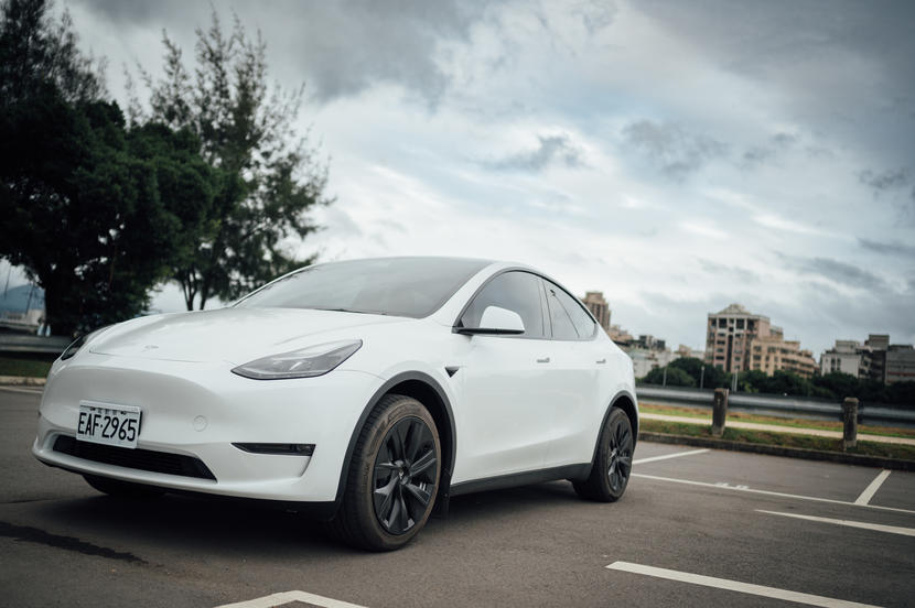 《Model Y 開箱》最棒的車，就是能夠陪著家人，乘載著幸福到下一個旅程::DDCAR 電動車