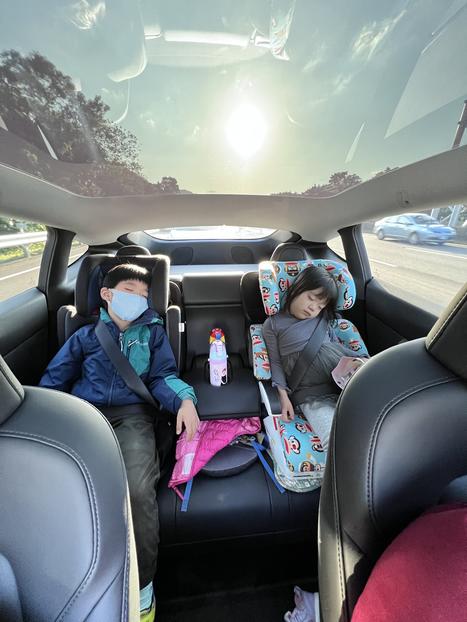 《Model Y 開箱》最棒的車，就是能夠陪著家人，乘載著幸福到下一個旅程::DDCAR 電動車