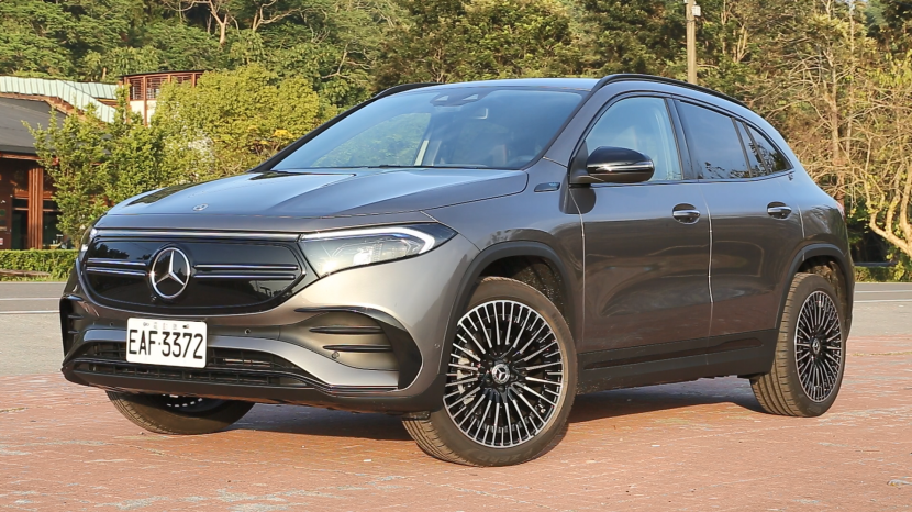 賓士純電小休旅 EQA 不斷電試駕：340 公里高速長征對比官方續航數據，電動版 GLA 的它能滿足電車迷期待嗎？::DDCAR 電動車