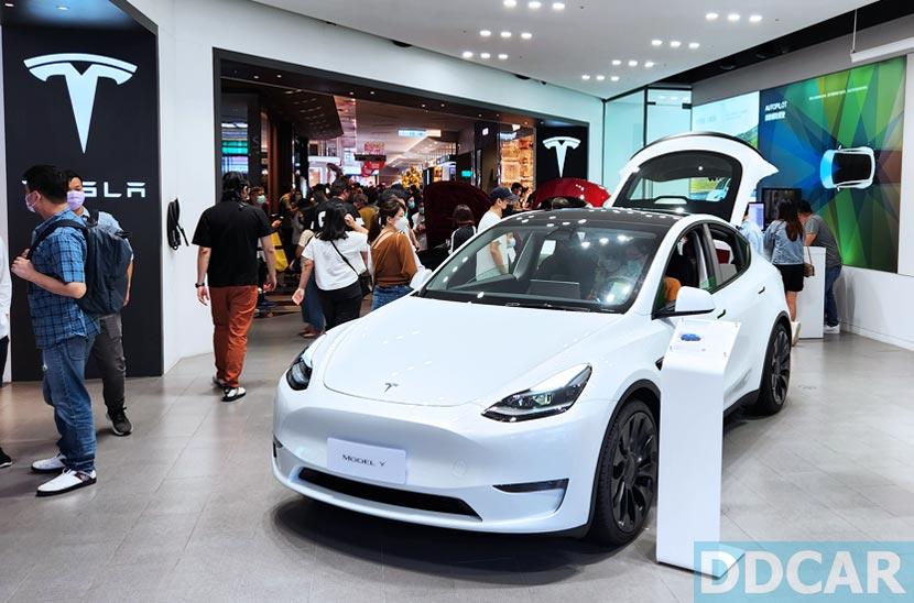 降價策略引發搶購潮,分析師預測特斯拉 2023 全年銷量有望大增 53 、營收可達千億美元 Ddcar 電動車