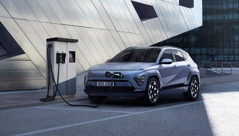 有 490 公里 WLTP 續航力還支援 V2L、OTA，大改款現代 KONA Electric 全面亮相::DDCAR 電動車