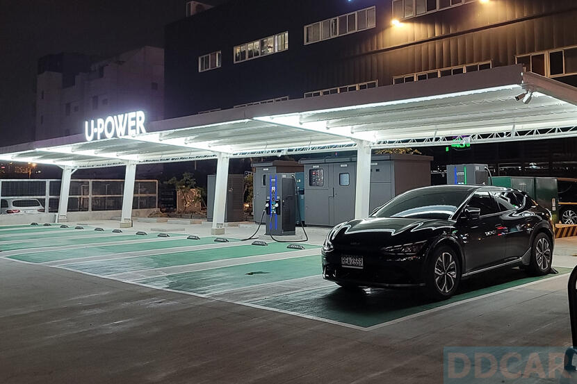 踩點 U-POWER 台中安和充電站：緊鄰國道一號交流道，位置絕佳又有超高速的電動車補電好站::DDCAR 電動車