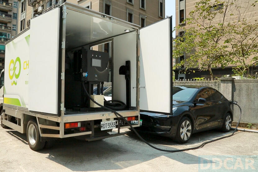 【開箱】台灣第一輛行動充電車 Mr. Charger 恰吉先生：隨叫隨到的電動車行動電源，在你忙的時候就把車充飽！::DDCAR 電動車