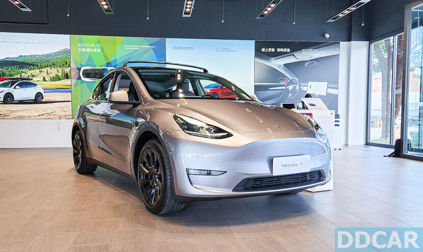 此刻下訂最快六月可交車，特斯拉 Model Y「閃電銀」新車色進駐全台展間::DDCAR 電動車
