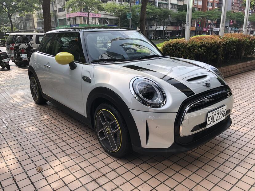 超簡短 Mini Cooper SE 試車心得::DDCAR 電動車