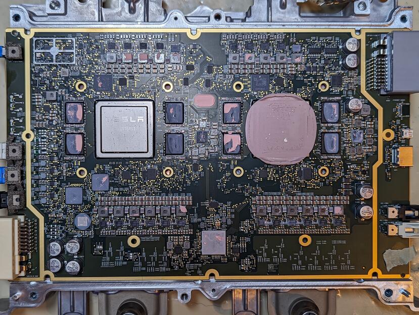 無緣玩 Steam 遊戲？特斯拉 Model Y HW 4.0 電腦被發現 RAM、ROM 都砍半::DDCAR 電動車